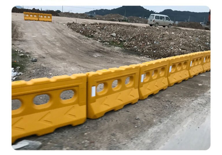Plastic Water-Filled Road Barrier - Everstar Estraffic Road Safety Goods